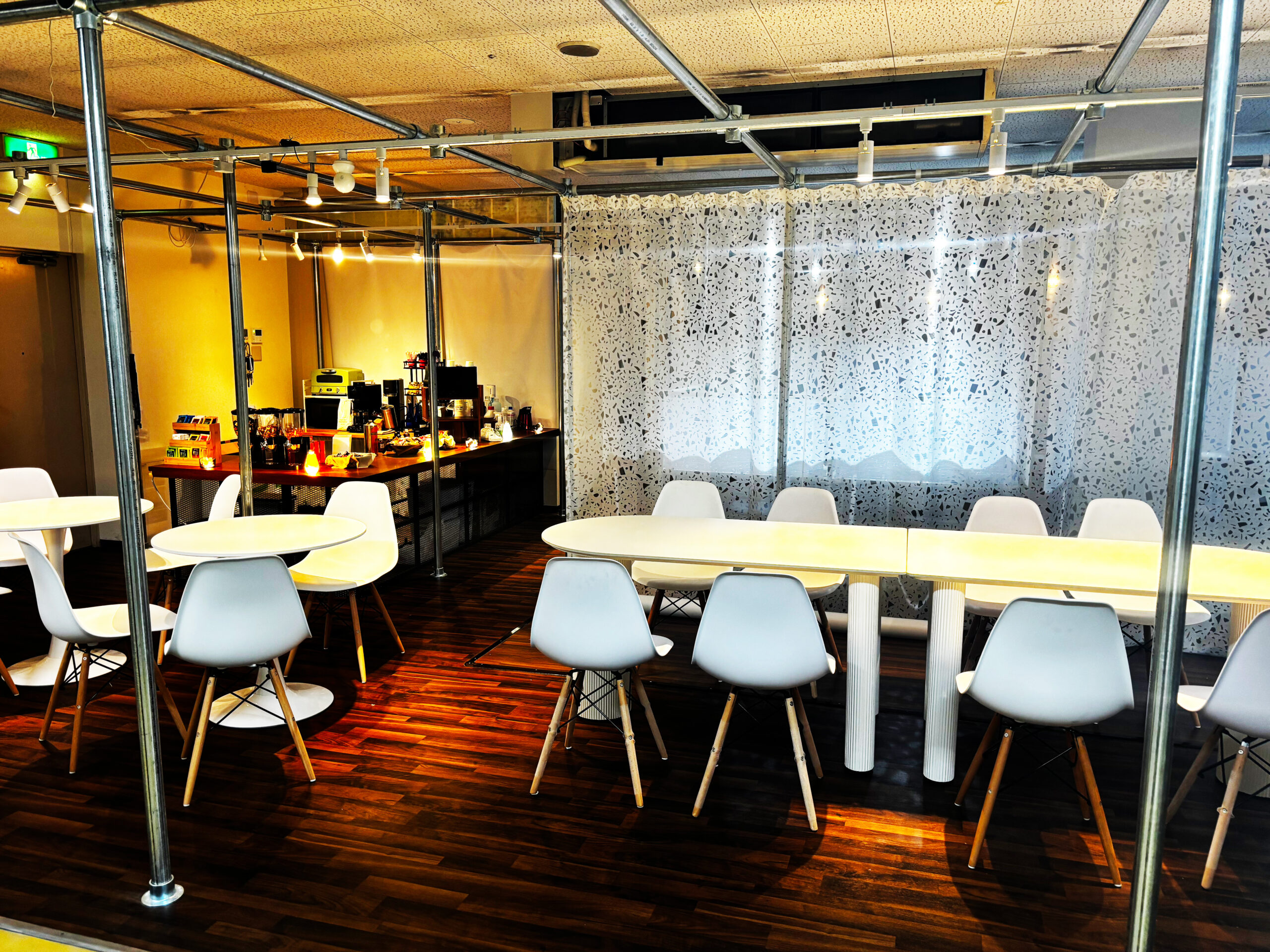 都島駅徒歩2分、都島最大級のコワーキングスペース | Work & Study CUBE